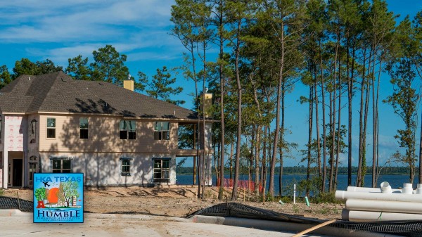Bridges on Lake Houston prepares to open in October 2014
