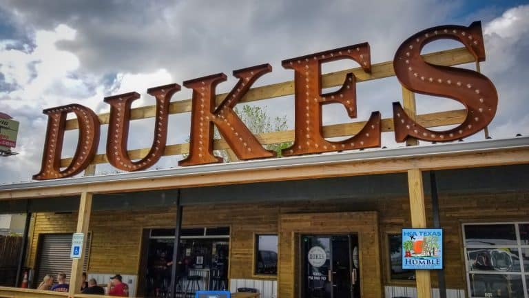 Duke's Kitchen - Fun entertaining atmosphere and great burgers! - HKA Texas